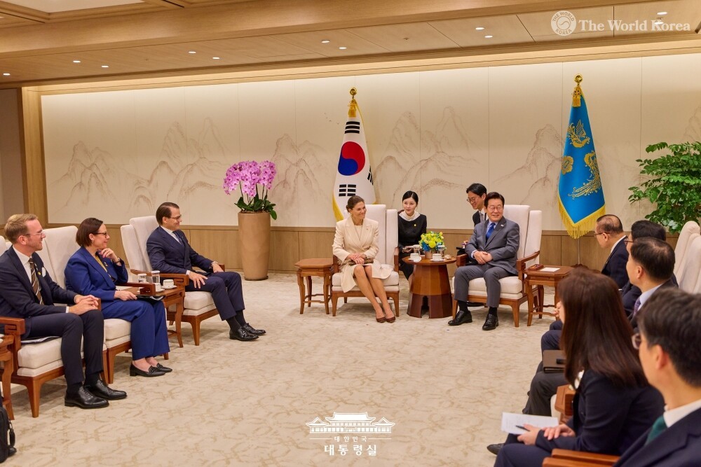President Lee Jae-myung Meets with Crown Princess Victoria of Sweden